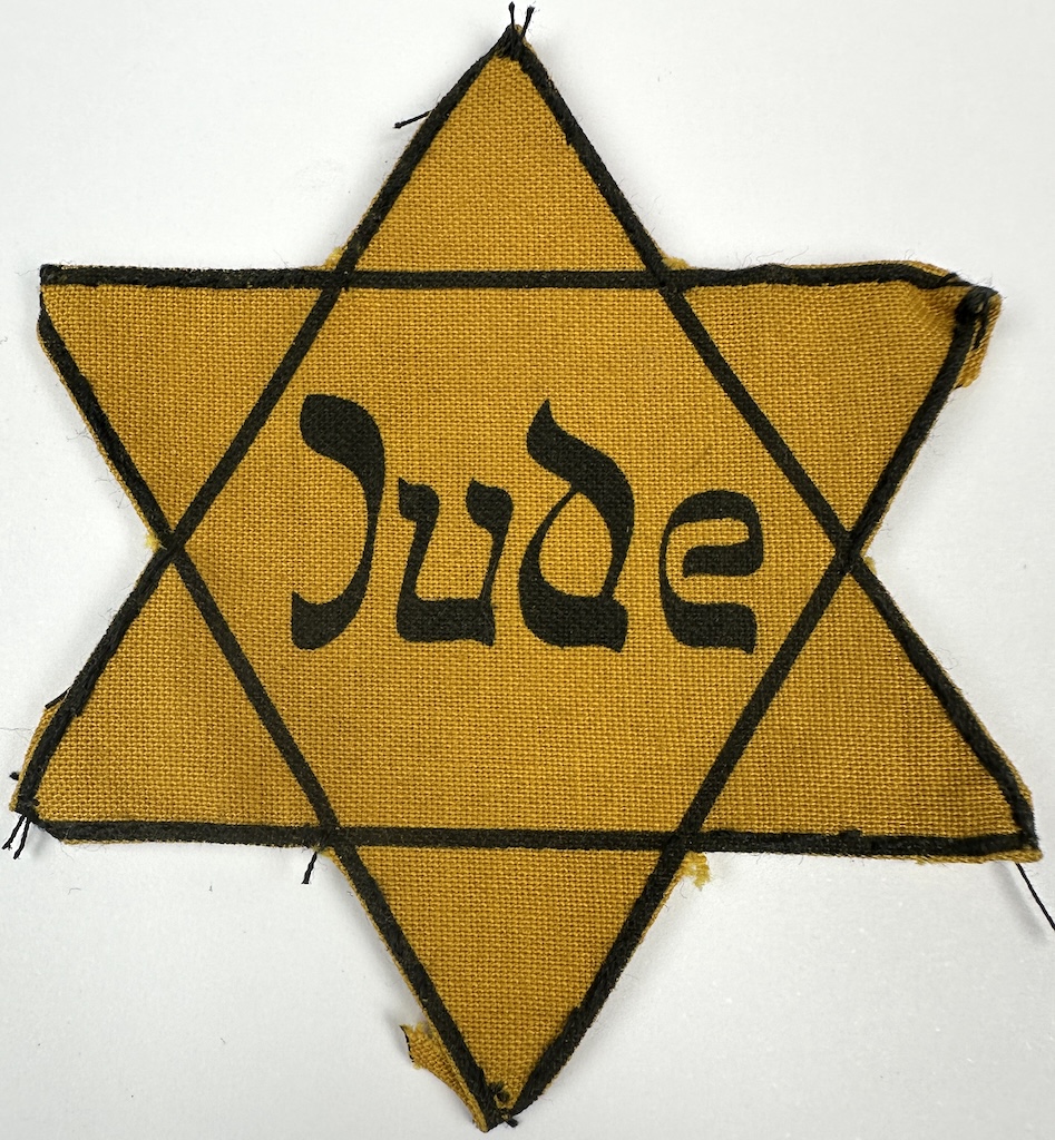 AMAZING JUDE STAR OF DAVID worn with jewish Hebreu writtings on the ...