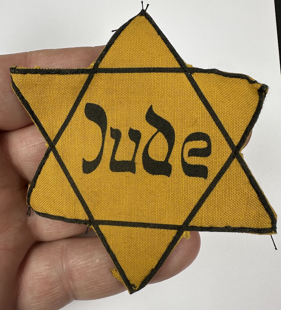 AMAZING JUDE STAR OF DAVID worn with jewish Hebreu writtings on the ...