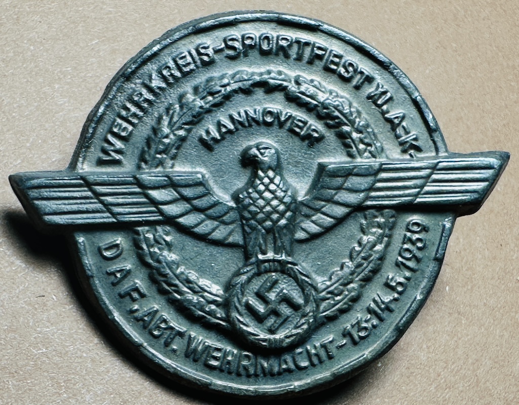 WW2 German Nazi Wehrkreis-Sportfest Wehrmacht 1939 shield badge award