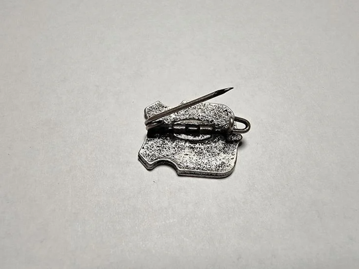 WW2 German Nazi commemorative enamel Waffen SS Wehrwolf skull pin