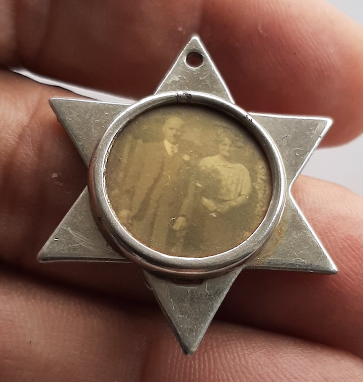 WW2 GERMAN NAZI UNIQUE STAR OF DAVID PENDANT SHOWING JEWISH FAMILY ...